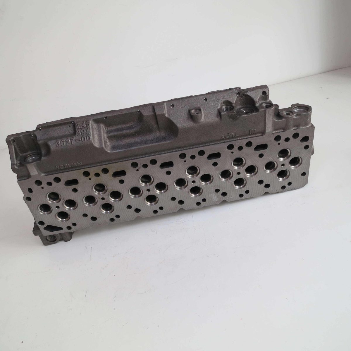 ISB5.9 ISBE Complete Cylinder Head with Valves 2831274 for Cummins ...